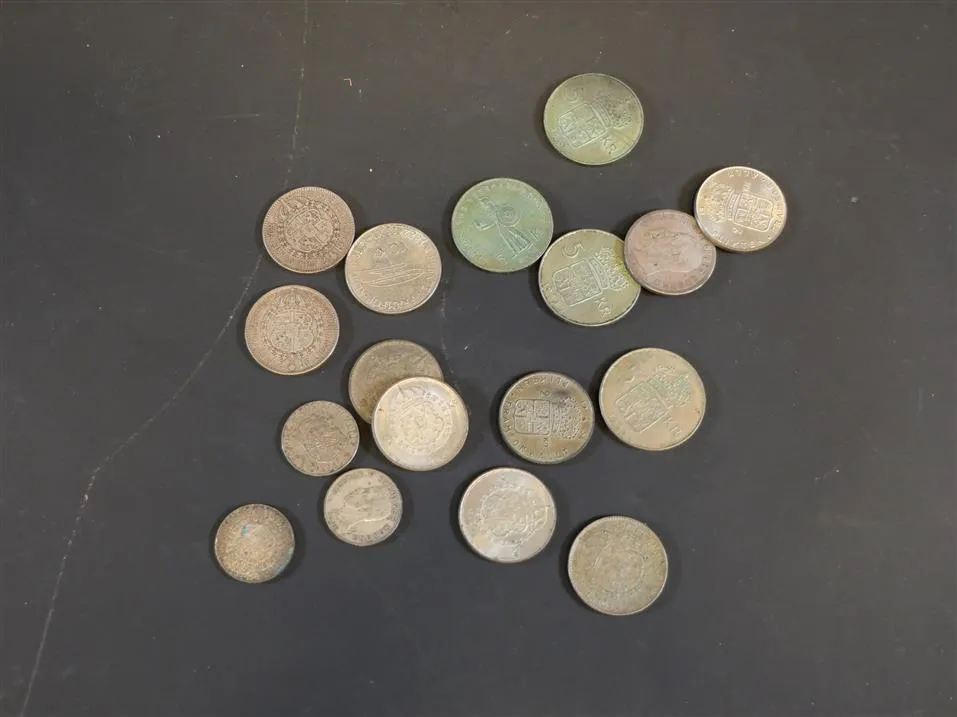 SVENSKA MYNT bl a 10 kr 1972 (Jub), 5 kr 1962 (Jub). 3 st 5 kr 1954-55, 4 st 2 kr 1907-34, 5 st ...