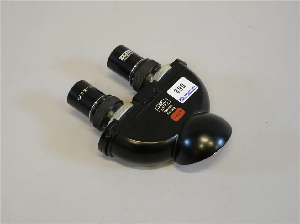 MIKROSKOP Carl Zeiss 10x/20. 4334695. Germany. – Auktionshuset i Örebro AB